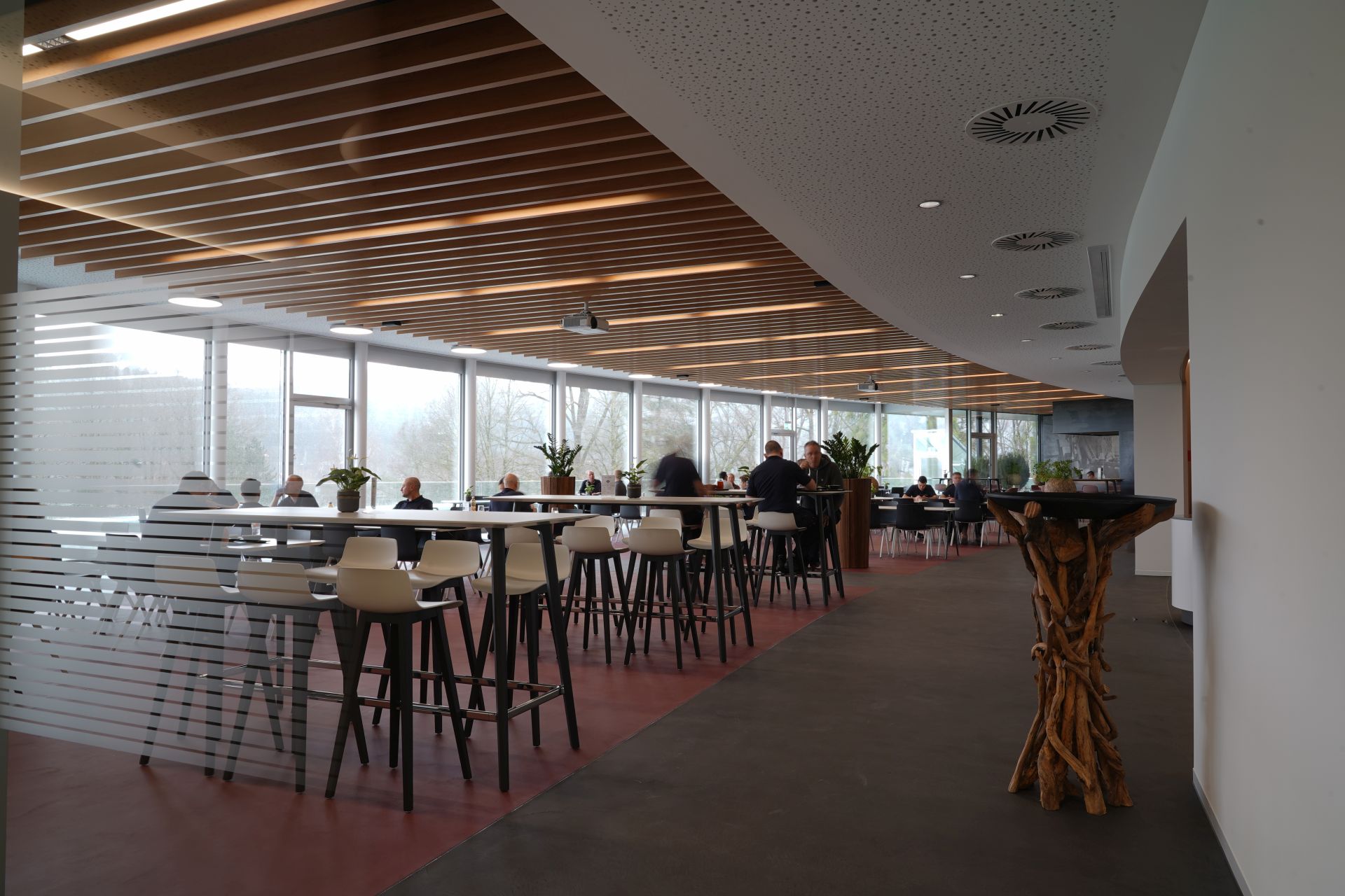 Willkommen im High-Tech - Restaurant HIGH-TECH